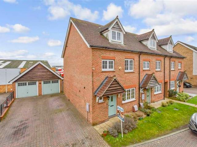 4 Bedroom Town House