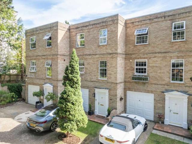 4 Bedroom Town House