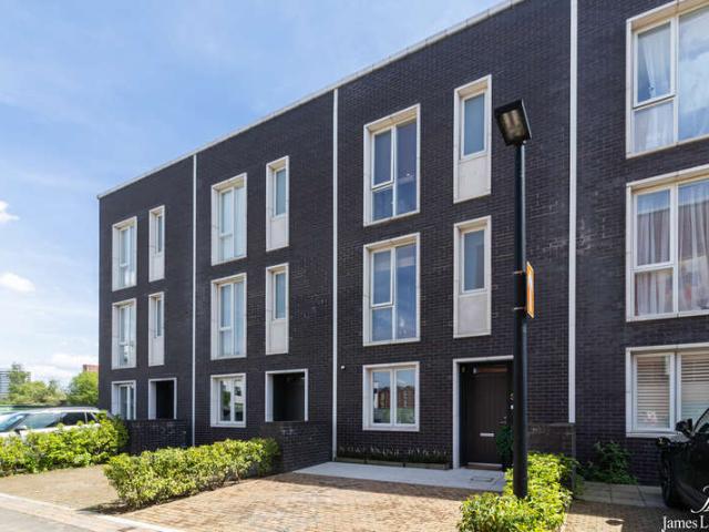 4 Bedroom Town House
