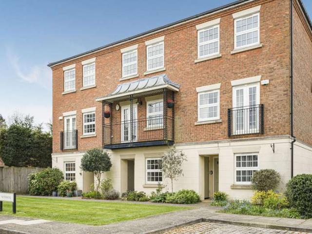 4 Bedroom Town House