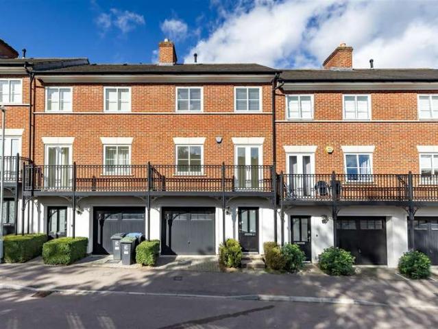 4 Bedroom Town House