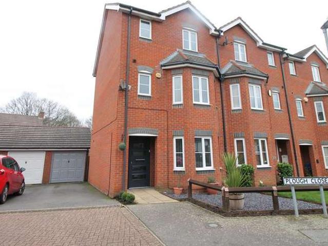 4 Bedroom Town House