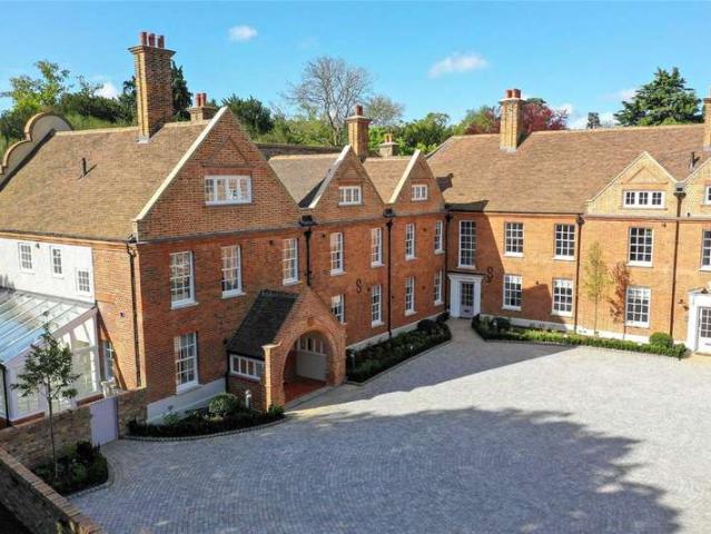 4 Bedroom Town House
