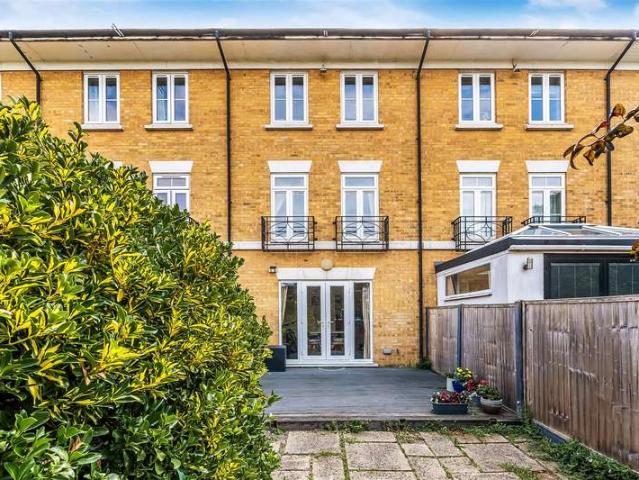 4 Bedroom Town House