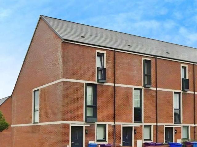 4 Bedroom Town House