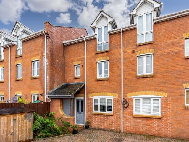 4 Bedroom Town House