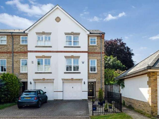 4 Bedroom Town House