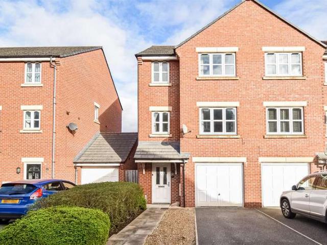 4 Bedroom Town House