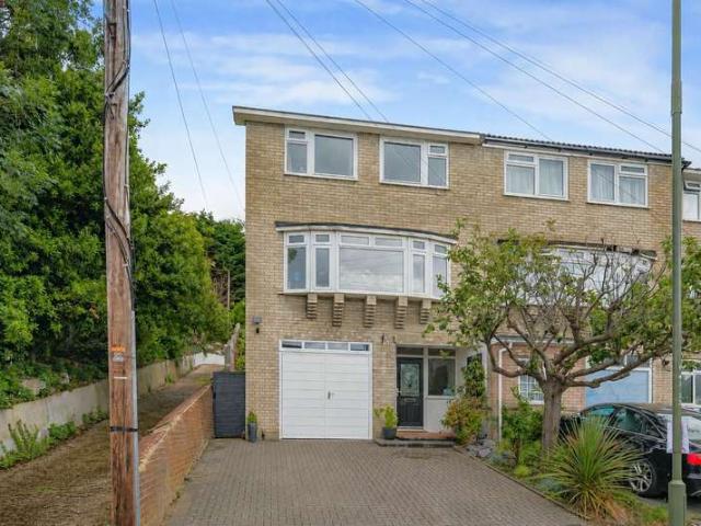 4 Bedroom Town House