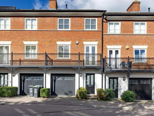 4 Bedroom Town House