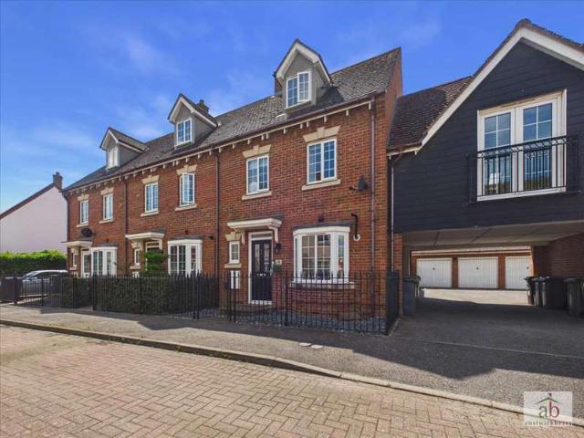 4 Bedroom Town House