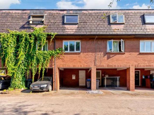 4 Bedroom Town House