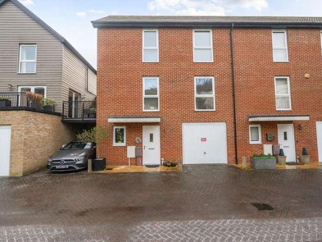 4 Bedroom Town House