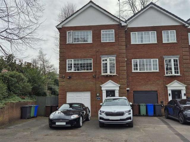 4 Bedroom Town House