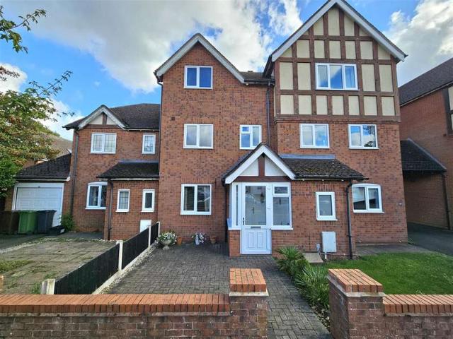 4 Bedroom Town House