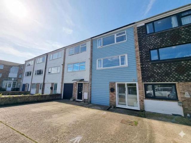 4 Bedroom Town House