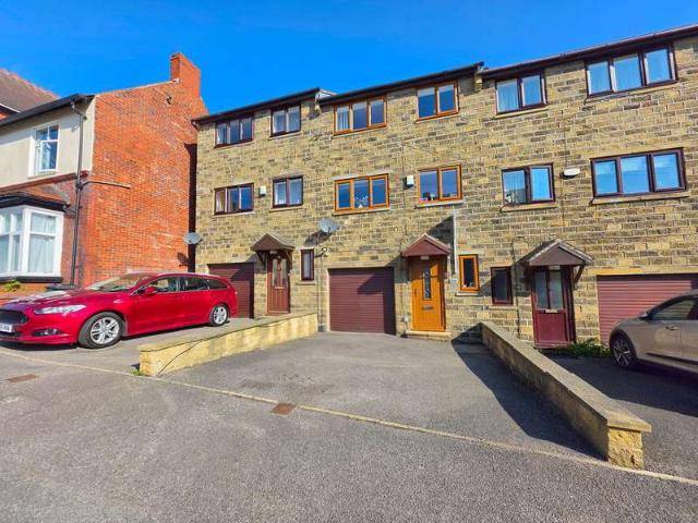 4 Bedroom Town House