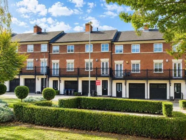 4 Bedroom Town House