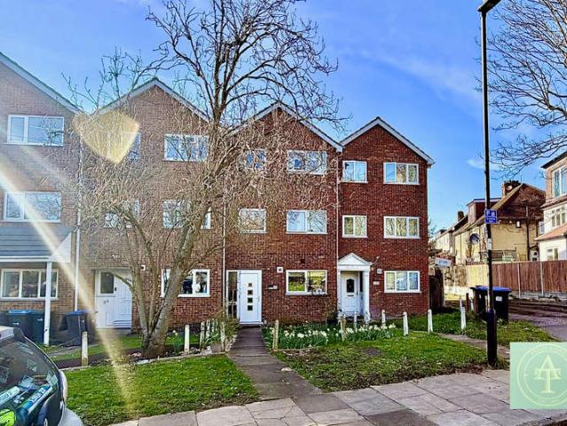 4 Bedroom Town House