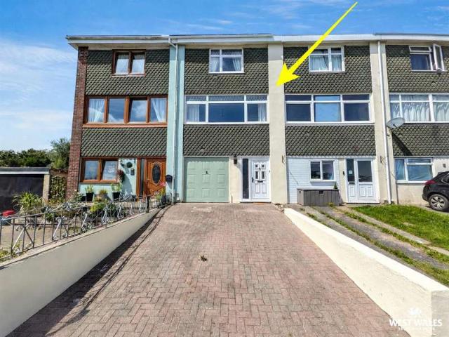 4 Bedroom Town House