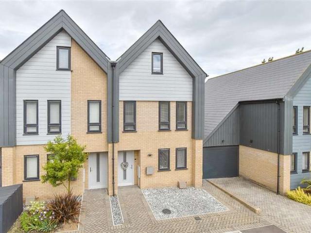 4 Bedroom Town House