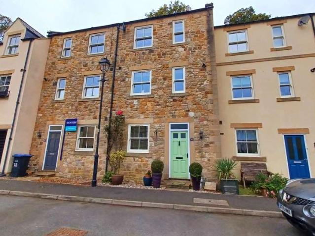 4 Bedroom Town House