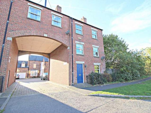 4 Bedroom Town House