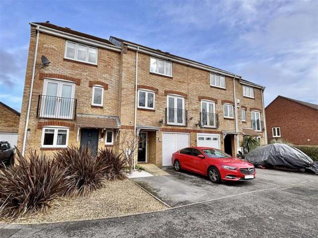 4 Bedroom Town House