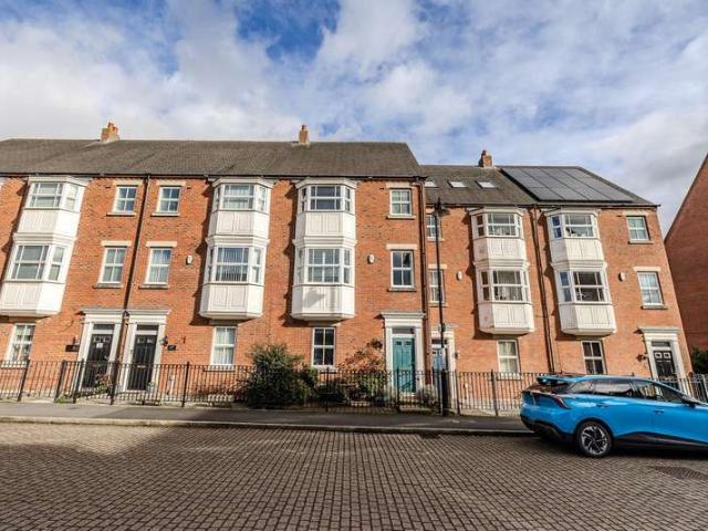 4 Bedroom Town House
