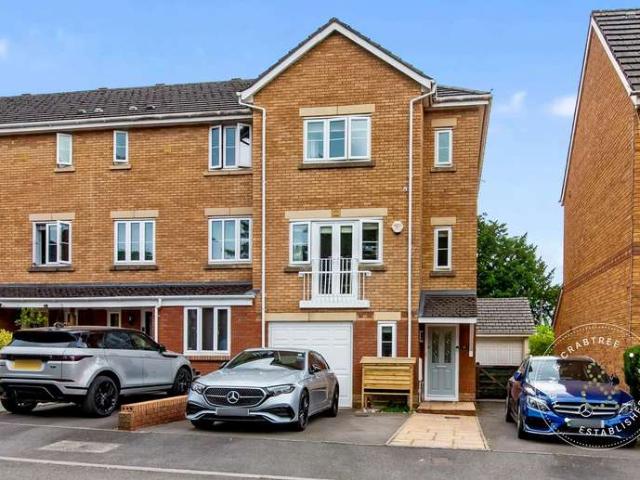 4 Bedroom Town House