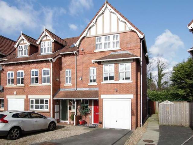 4 Bedroom Town House