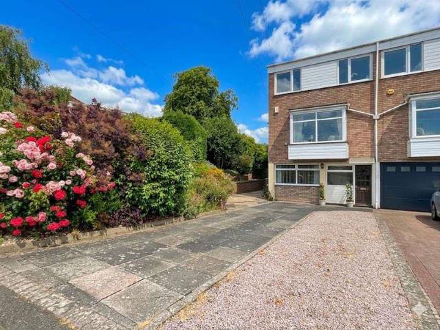 4 Bedroom Town House