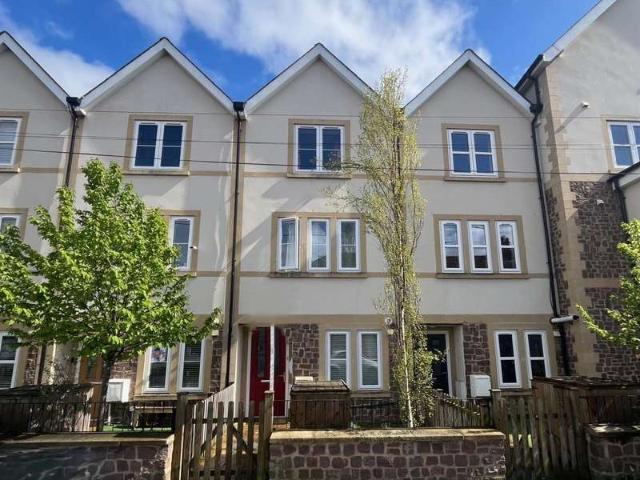 4 Bedroom Town House