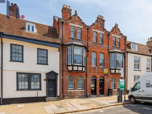 4 Bedroom Town House