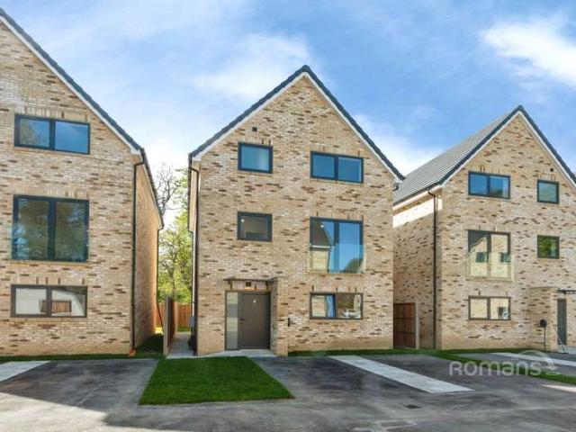 4 Bedroom Town House