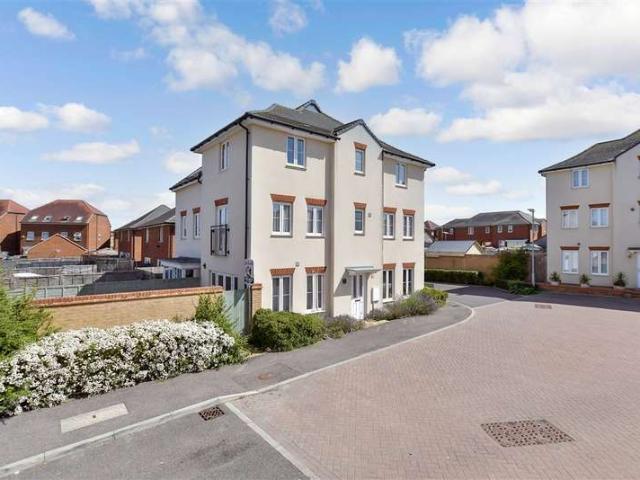 4 Bedroom Town House