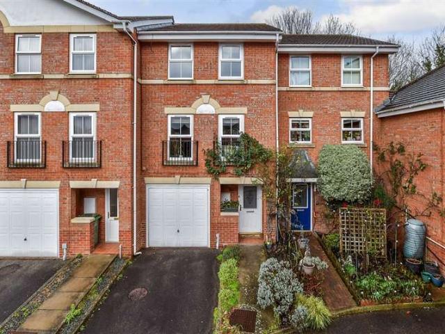 4 Bedroom Town House