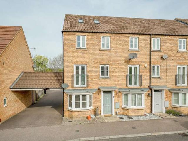 4 Bedroom Town House