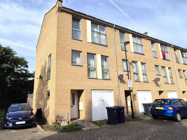 4 Bedroom Town House
