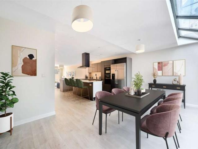 4 Bedroom Town House