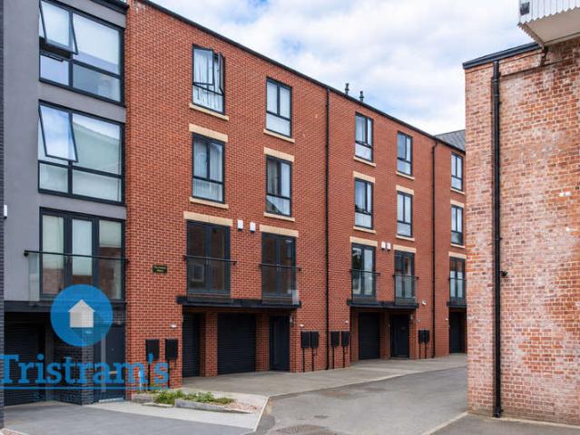 4 Bedroom Town House
