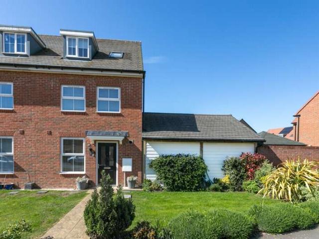4 Bedroom Town House