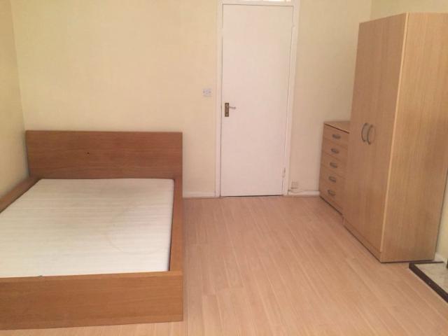 4 Bedroom Town house 2 shower & Toilet Zone 2