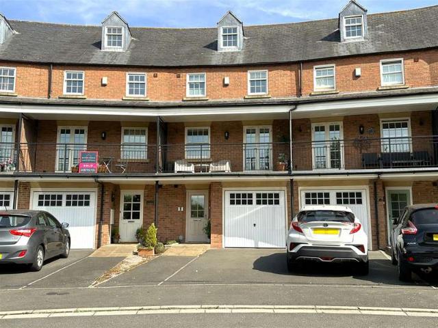 4 Bedroom Town House
