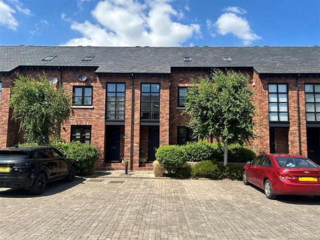 4 Bedroom Town House