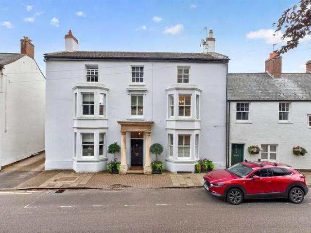 4 Bedroom Town House