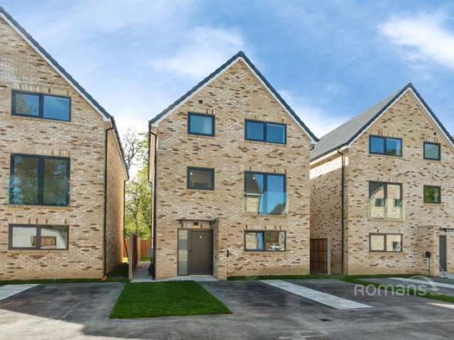 4 Bedroom Town House