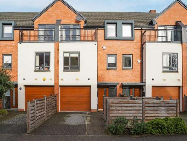 4 Bedroom Terraced House
