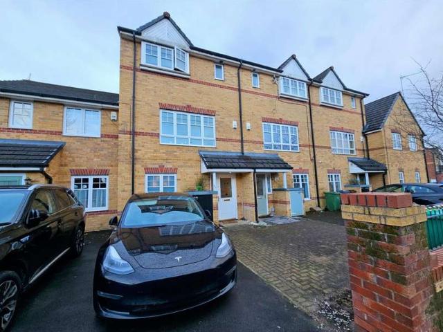 3 Bedroom Town House