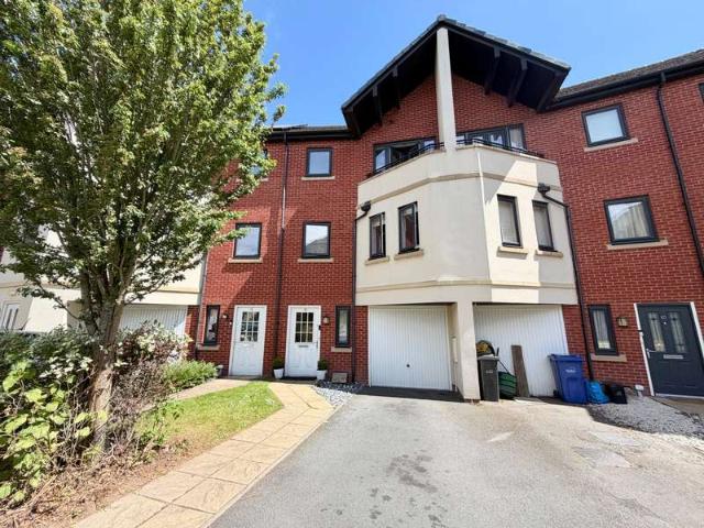 4 Bedroom Town House
